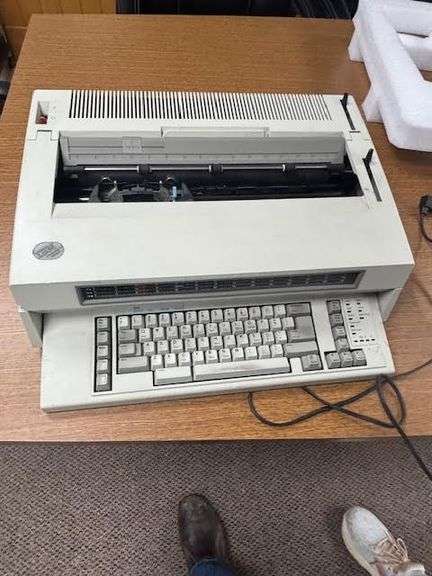 Information Center Rack & IBM Wheelwriter 10 Series II Typewriter in ...