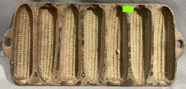Wagner Ware Cast Iron Cornbread Pan with 7 Corn-Shaped Cavity Molds 12 ...
