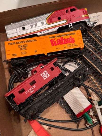 HO Scale Model Trains, Tracks, and Accessories Assortment - Metzger ...