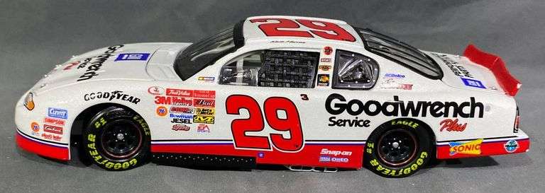 2001 Kevin Harvick #29 Goodwrench 1:24 Scale Die-Cast NASCAR Replica by ...