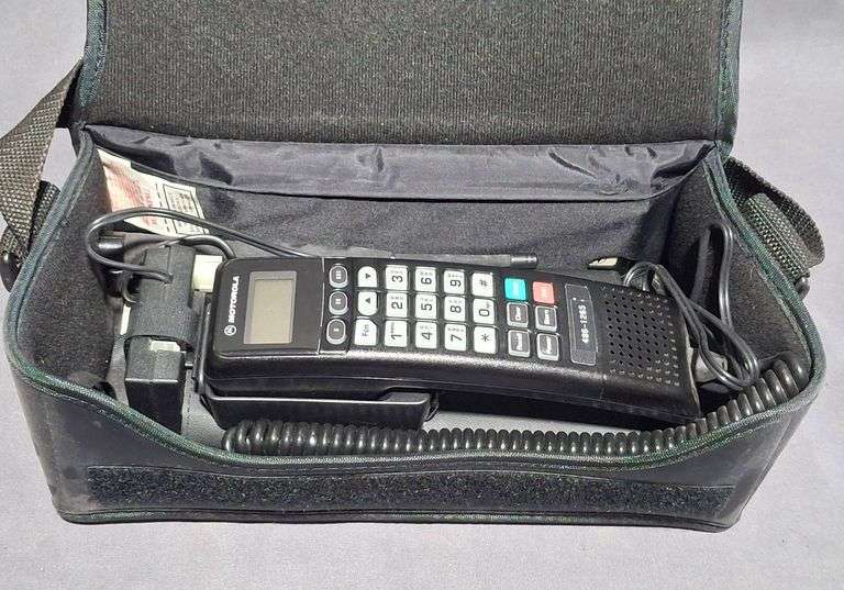 Motorola Model 2950 Mobile/Carry Phone with Case and Manuals - Metzger ...