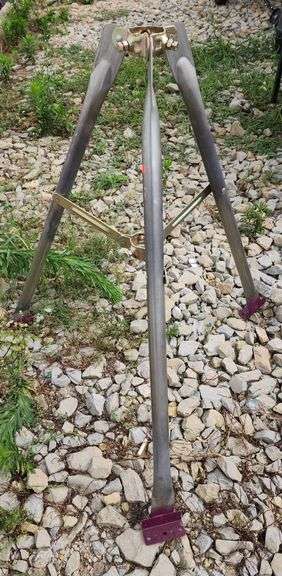 Metal Pipe Tripod Base with Brass Hardware, 34″x30″ - Metzger Property ...