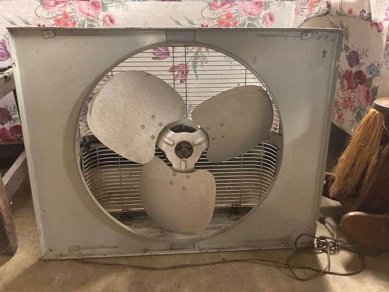 Metal Box Fan with 3-Blade Design and Protective Grille 30×263 ...