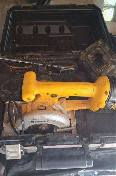 Dewalt DW936 Cordless Trim Saw with 18V XR Battery - Metzger Property ...