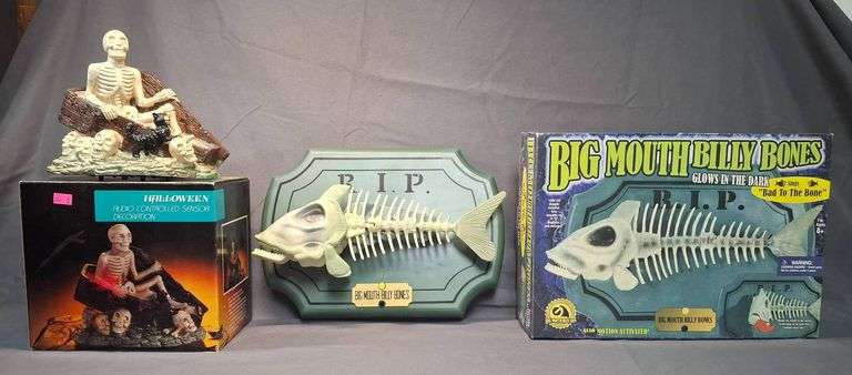Skeleton-Themed Audio Decoration and Big Mouth Billy Bones Plaque ...