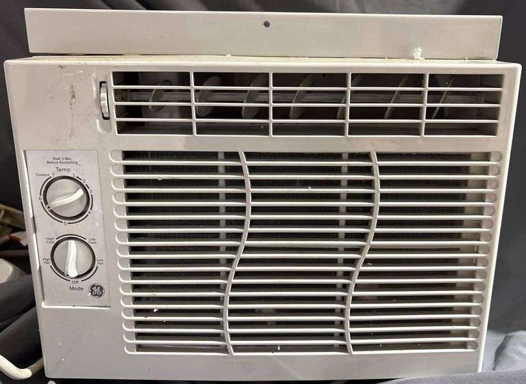 GE Window Air Conditioner with Adjustable Side Panels - Unknown ...