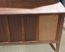 Zenith Record Player Console with Integrated Stereo System - Metzger ...
