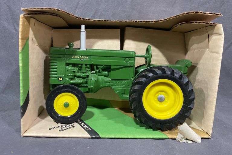 ERTL John Deere Model M Die Cast Tractor Collectors Edition Series II ...