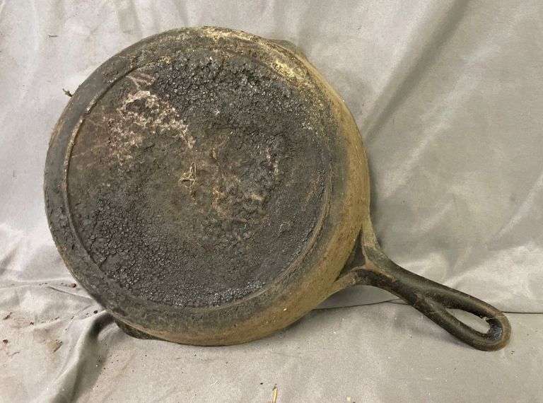 Cast Iron Skillet with Handle, Approx. 9” Diameter - Metzger Property ...