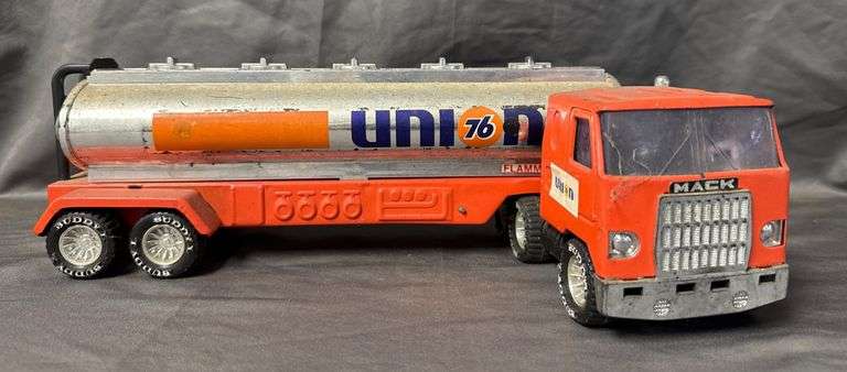 Buddy L Mack Union 76 Tanker Truck, 14″, Made in Japan - Metzger ...