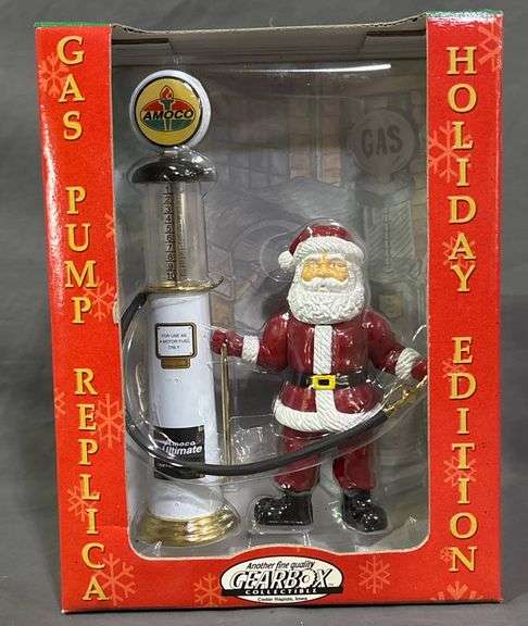 Wayne Gas Pump Replica Holiday Edition with Poseable Santa Figurine ...
