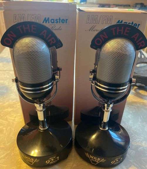 2 AM/FM Microphone Radios with Light-Up ‘On The Air’ Sign - Metzger ...