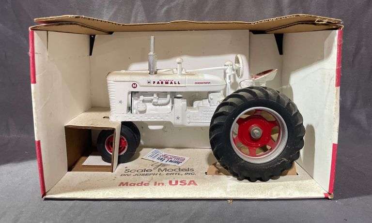 International Harvester White Demonstrator Tractor by Scale Models Inc ...