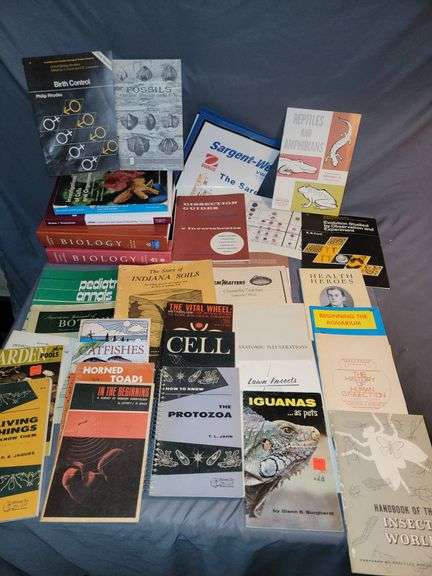 Science and Biology Books with Sargent-Welch Periodic Table Poster ...