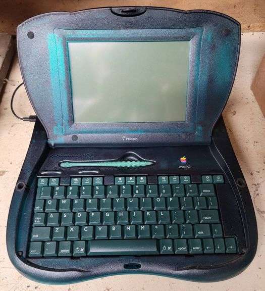 Apple eMate 300 Laptop Computer, Model H0208, Produced 1997 - Metzger ...