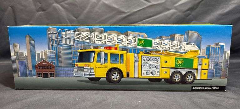 Die Cast Fire Truck with BP Livery and Extendable Ladder - 1:35 Scale ...