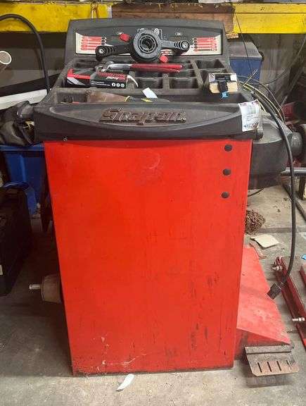Snap-on Wheel Balancer with Integrated Storage Compartments - Metzger ...
