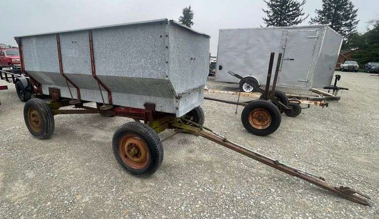 Ear Corn Wagon with Hydraulic Lift - Metzger Property Services, LLC