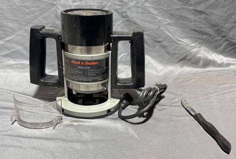 Black & Decker 1.5 HP Router with Accessories - Metzger Property ...