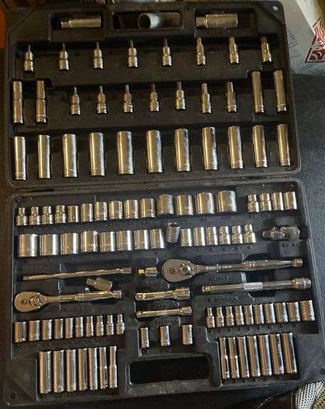 Stanley 110-Piece Mechanics Tool Set in Carrying Case - Metzger ...