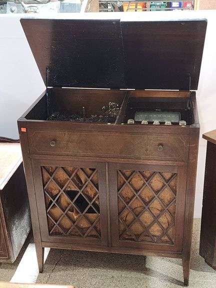 Farnsworth Panamuse Console Radio-Phonograph Cabinet by Capehart, 31 ...