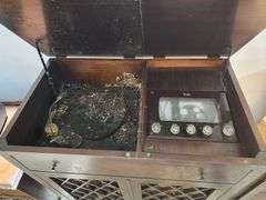 Farnsworth Panamuse Console Radio-Phonograph Cabinet by Capehart, 31 ...