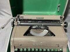 Royal Portable Typewriter with Hard Case and Typing Chart - Metzger ...