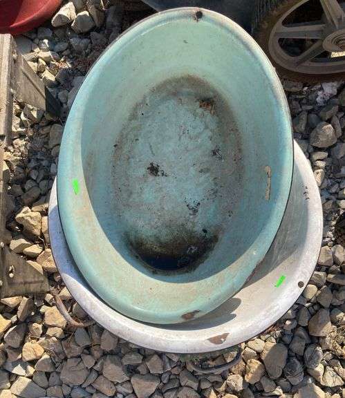 6 Metal Basins and Tubs with Painted and Enameled Finishes - Metzger ...