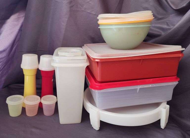 Tupperware Kitchen Storage and Serving Pieces - Metzger Property ...
