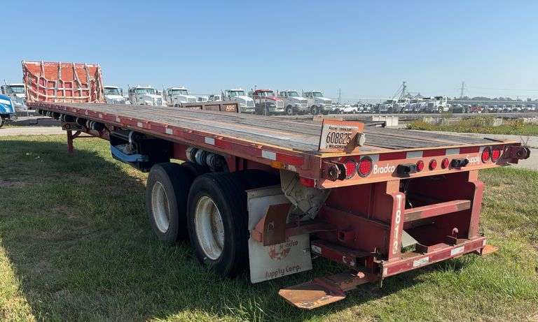 2005 Transcraft TL 2000 48' x 96" Steel flatbed, Front Riser, Sliding ...