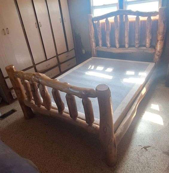 Log Frame Bed with Spindle Design, 64in Width - Metzger Property ...