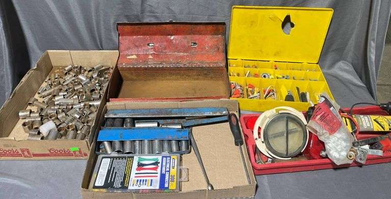Tools and Hardware in Metal and Plastic Toolboxes - Metzger Property ...