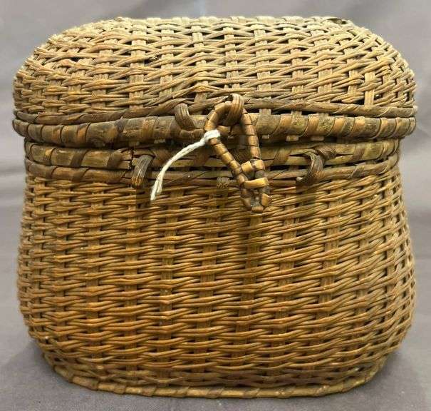 Woven Fishing Creel with Hinged Lid and Latch Closure - Metzger ...