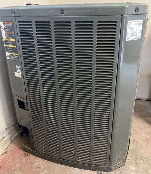 Trane XR12 Outdoor Air Conditioning Unit, Model 2TTR2048A1000AA ...