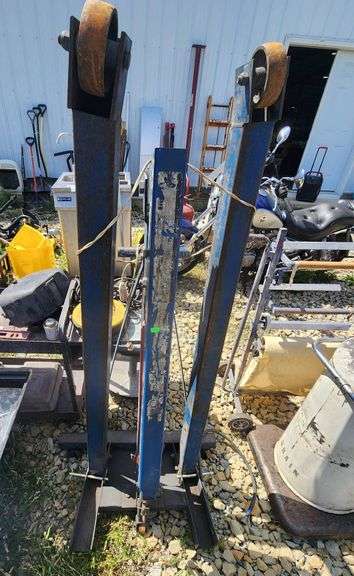 2-Ton Engine Hoist with Adjustable Support Arms - Metzger Property ...