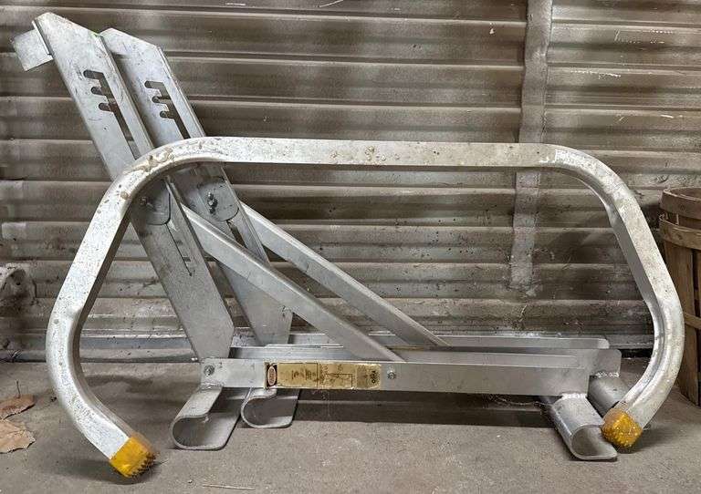 Aluminum Wheel Chock and Stop Assembly with OSHA Labeling - Metzger ...