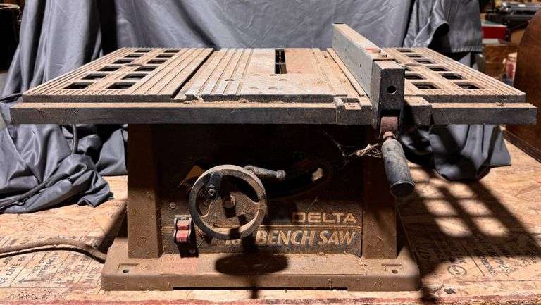 Delta 10-Inch Bench Saw, Model 36-540, Type 2 - Metzger Property ...