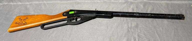 Daisy Buck Model 105B Buck BB Gun with Etched Stock Design 32 ...