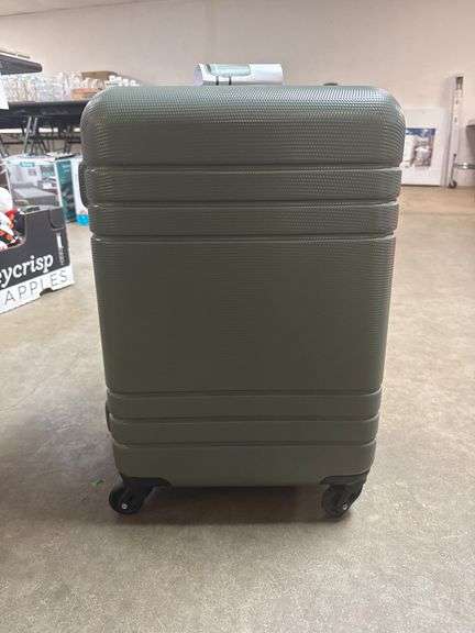 Hard-Shell Green Suitcase with 360-Degree Spinner Wheels - Metzger ...