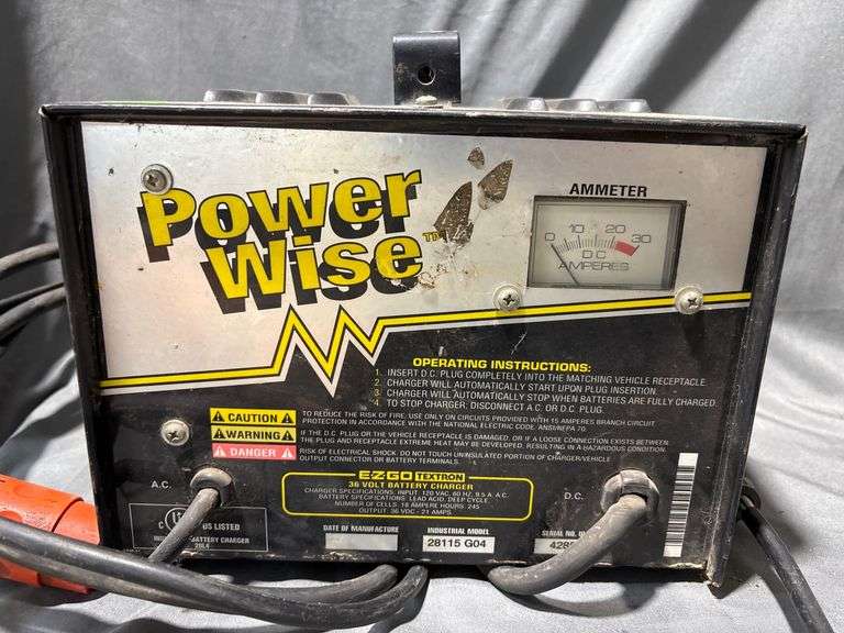 PowerWise Battery Charger with Ammeter and Integrated Cables 10”x8”x8 ...