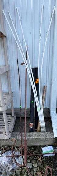 Shepherd Hooks, White Trellises, and Kraft Wrapping Paper 24″ – 70 ...