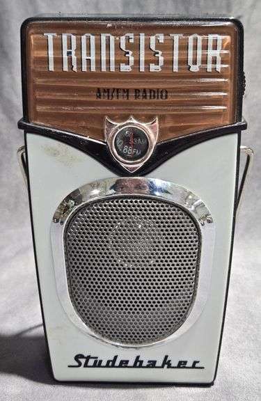 Studebaker SB7803BW AM/FM Portable Transistor Radio - Metzger Property ...