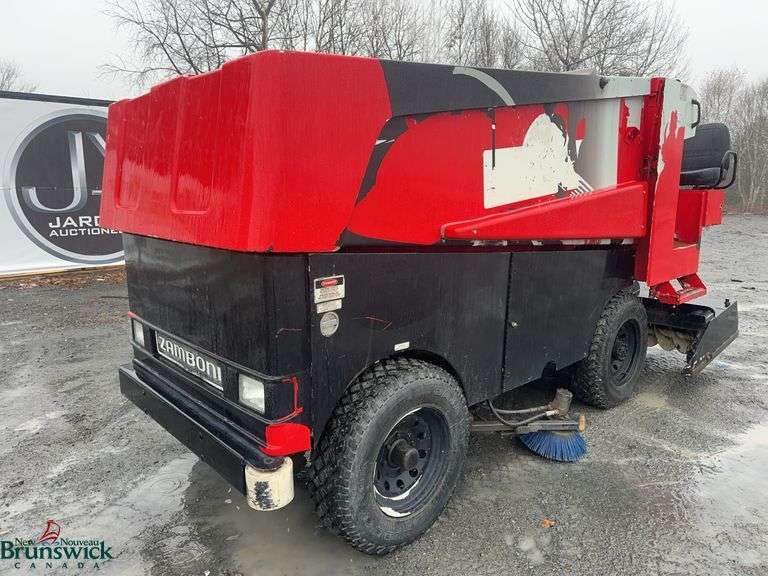 Zamboni Model 520 Ice Resurfacer - Jardine Auctioneers Inc.