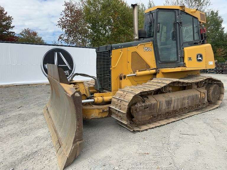 2011 John Deere 750J Crawler Dozer - Jardine Auctioneers Inc.