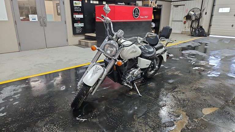 2005 Honda Shadow VT1100C2D - Jardine Auctioneers Inc.