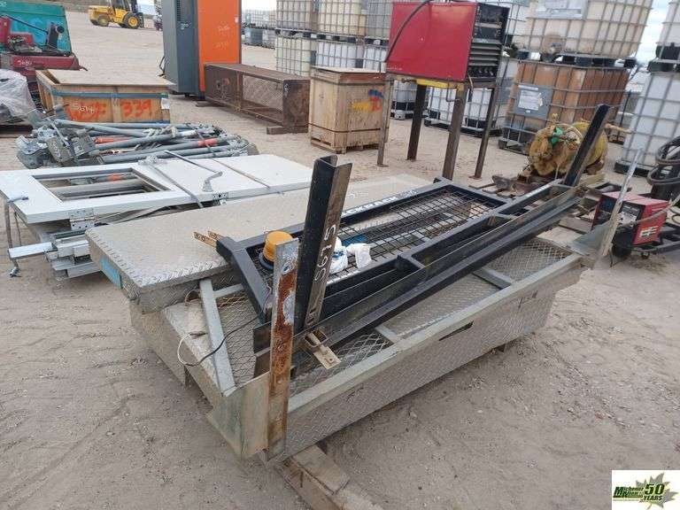 Cross Boxes and Headache Racks-1 Pallet - Michener Allen Auctioneering Ltd