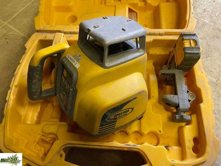 SPECTRA GL422 DUAL SLOPE LASER - Michener Allen Auctioneering Ltd