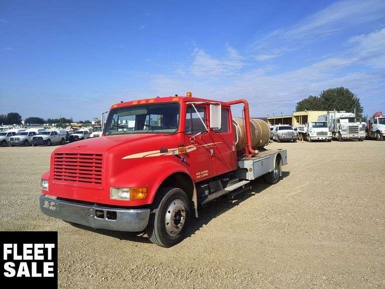 2000 International 4700 S/A Water Truck - Michener Allen Auctioneering Ltd