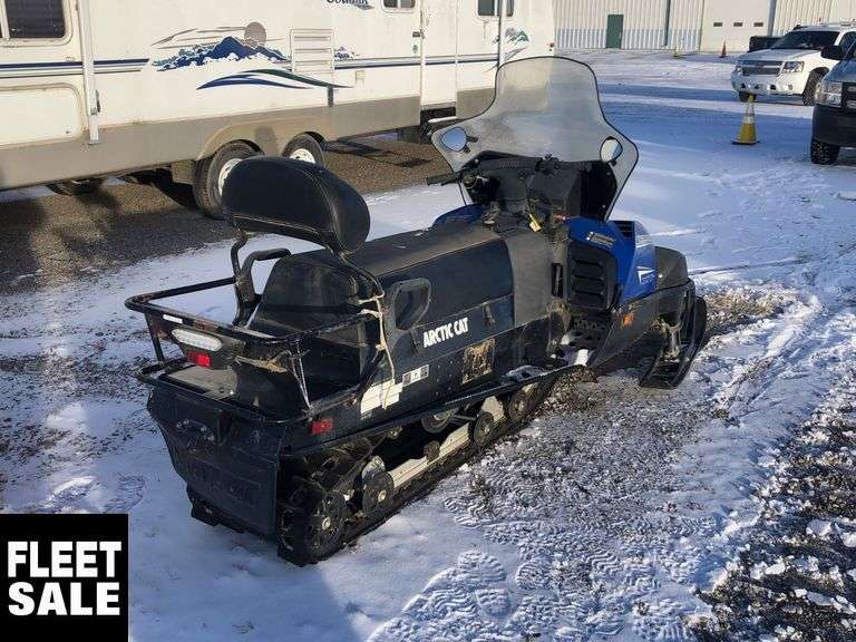 2018 Arctic Cat Bearcat XT Snowmobile - Michener Allen Auctioneering Ltd