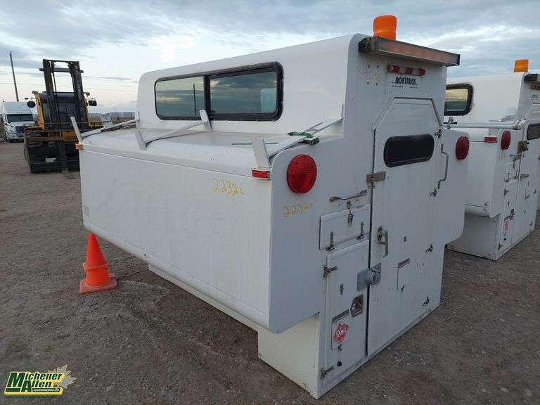 8' Truck Topper with Generator - Michener Allen Auctioneering Ltd